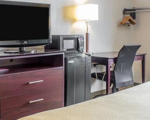 Econo Lodge Ames IA Hotel Near Iowa State University